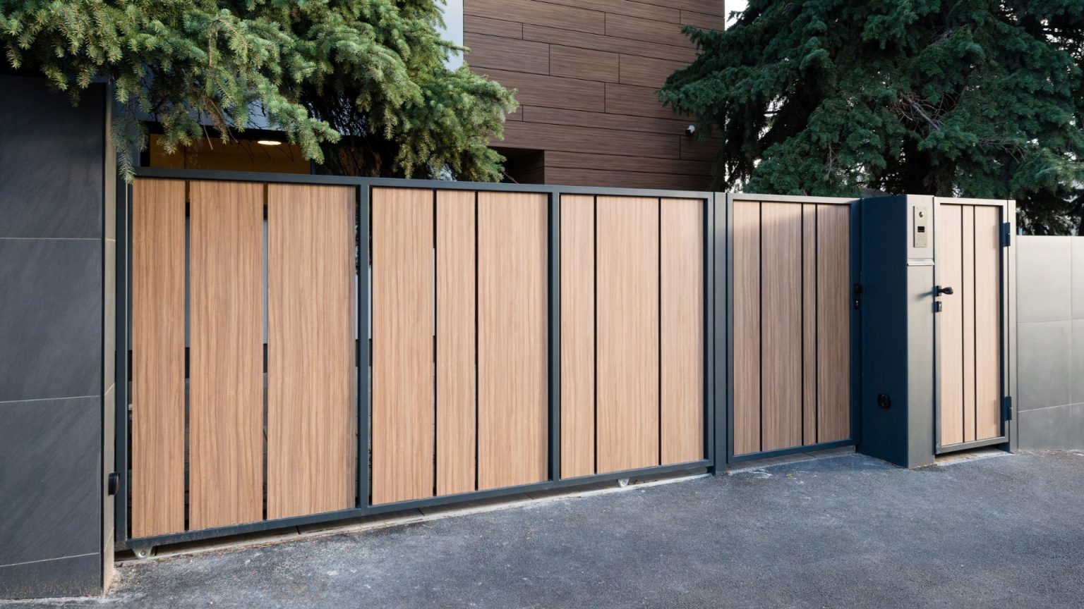 10 Model Pintu Pagar Minimalis Terbaru yang Keren 2025 - Fortress Smart ...